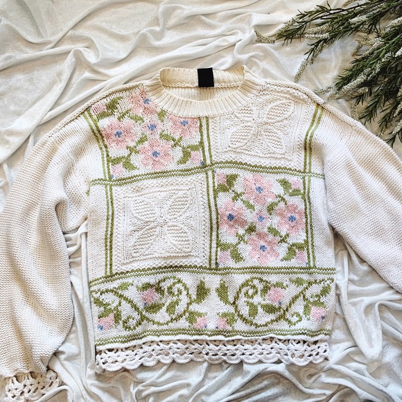 GENERRA | Sweaters | Generra Crew Neck Floral Sweater | Poshmark